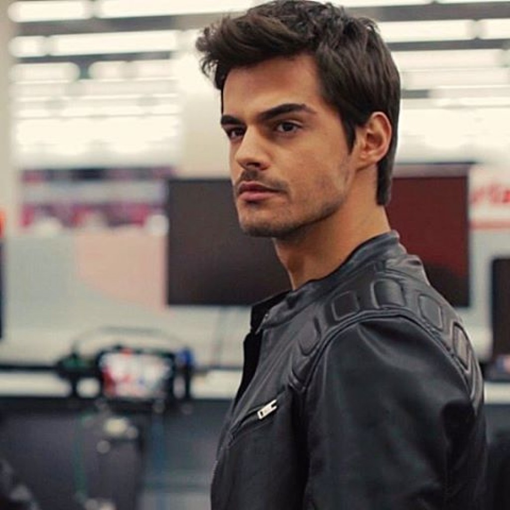 BERK ATAN'IN YENİ REKLAM FİLMİ - Marie Claire Türkiye