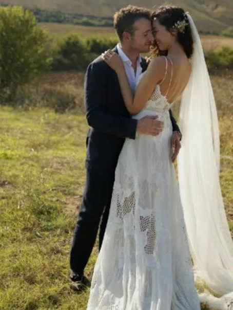 AZRA AKIN VE ATAKAN KORU EVLENDİ - Marie Claire Türkiye