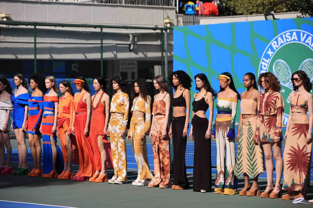 Tenis Kortunda Göz Alıcı Bir Defile: adL x Raisa Vanessa - Marie Claire ...