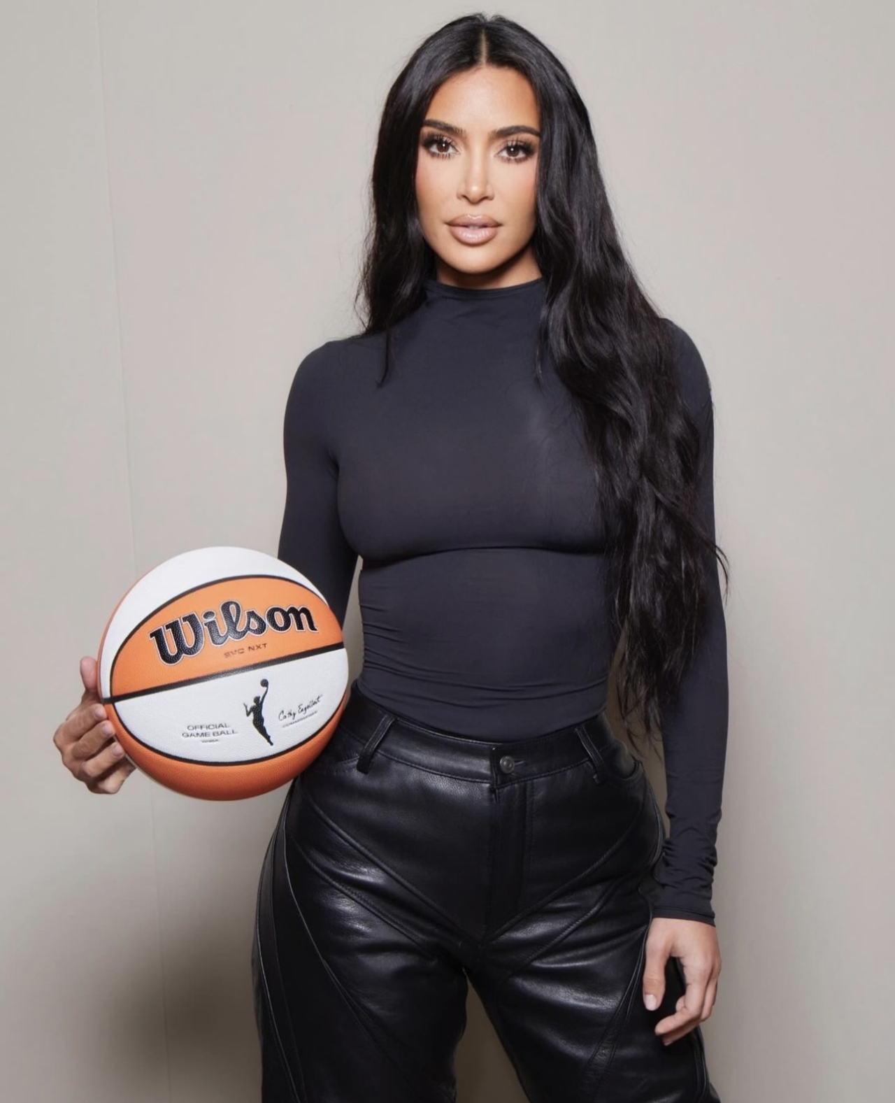 Kim Kardashian'ın markası Skims NBA'in resmi iç çamaşırı sponsoru oldu ...
