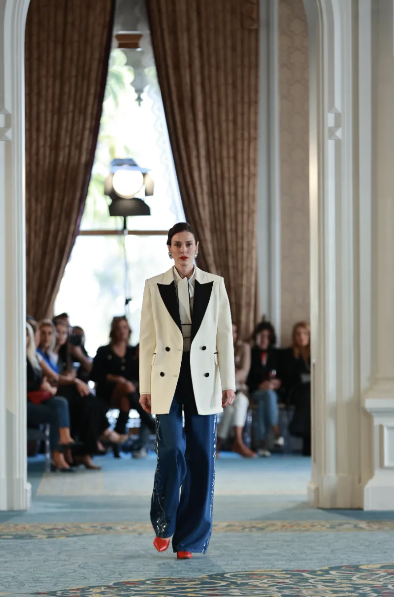 adL Night Zoom ve Mert Aslan'dan 'Zamansız İhtişam' defilesi - Marie ...